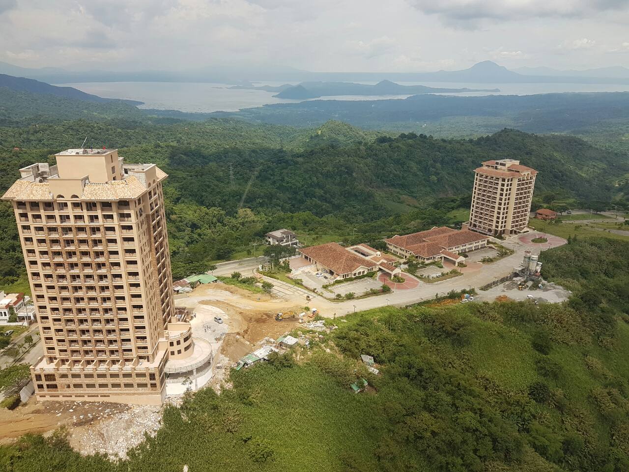 Splendido Taal Towers (Tower 1) - Sta. Lucia Land Inc.